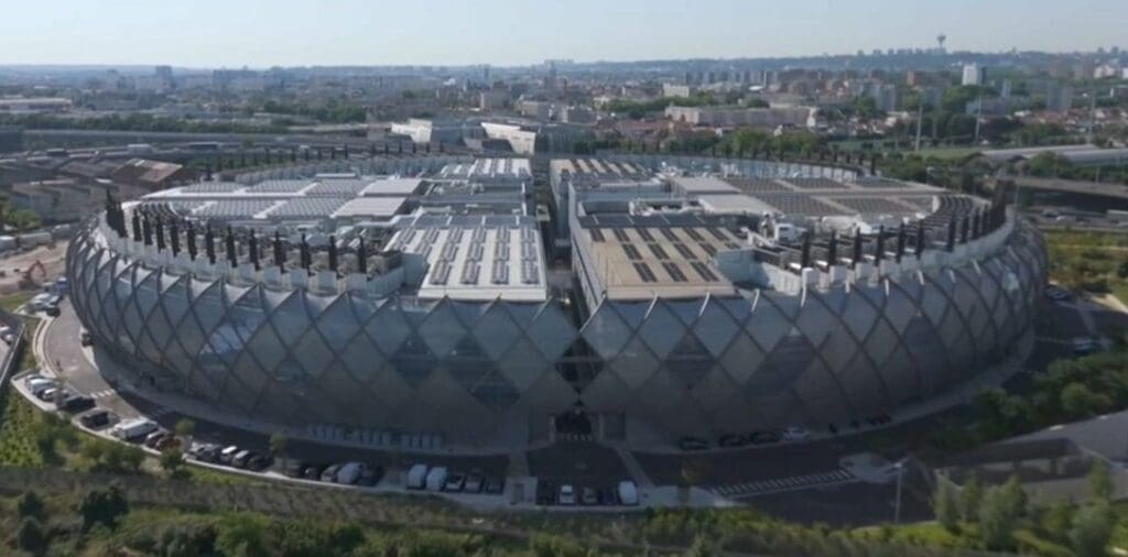 Paris Digital Park : au cœur du plus grand data center de France, la ...